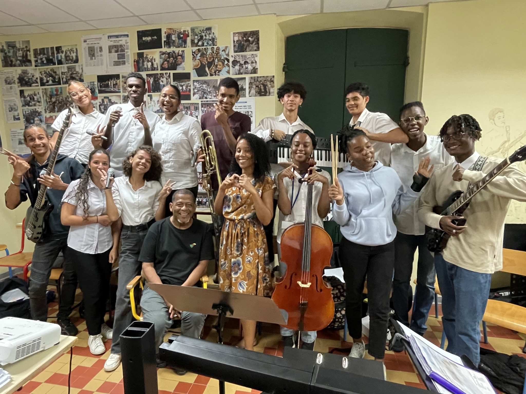 Pierre Edouard Décimus au lycée Carnot avec la S2TMD musique puis Jean ...